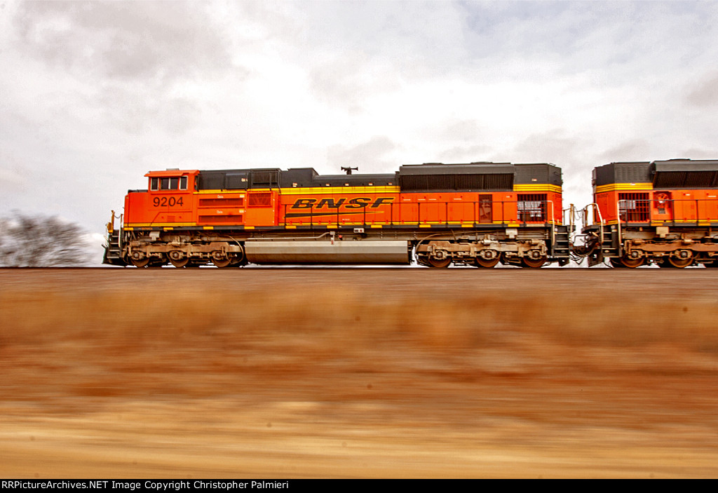 BNSF 9204 Leads E-CEBNAM0-56